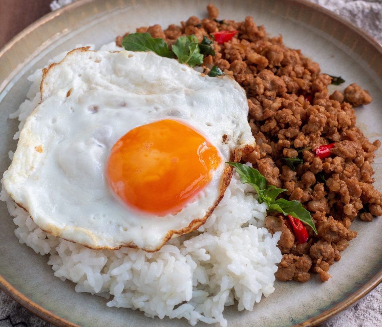 Where to find the best pad krapow in Bangkok