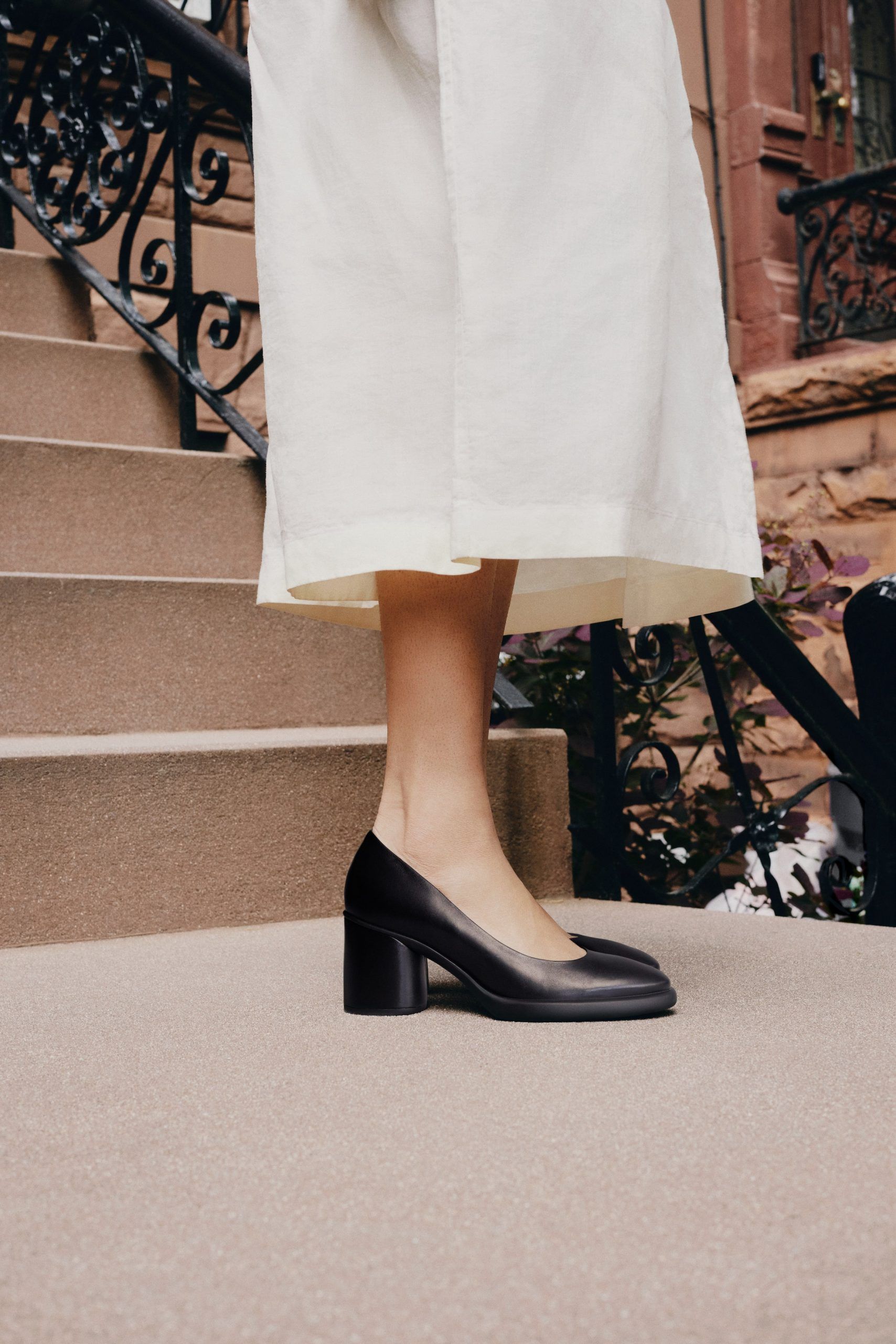 With the ECCO Sculpted & Metropole collections, dress it up in comfort