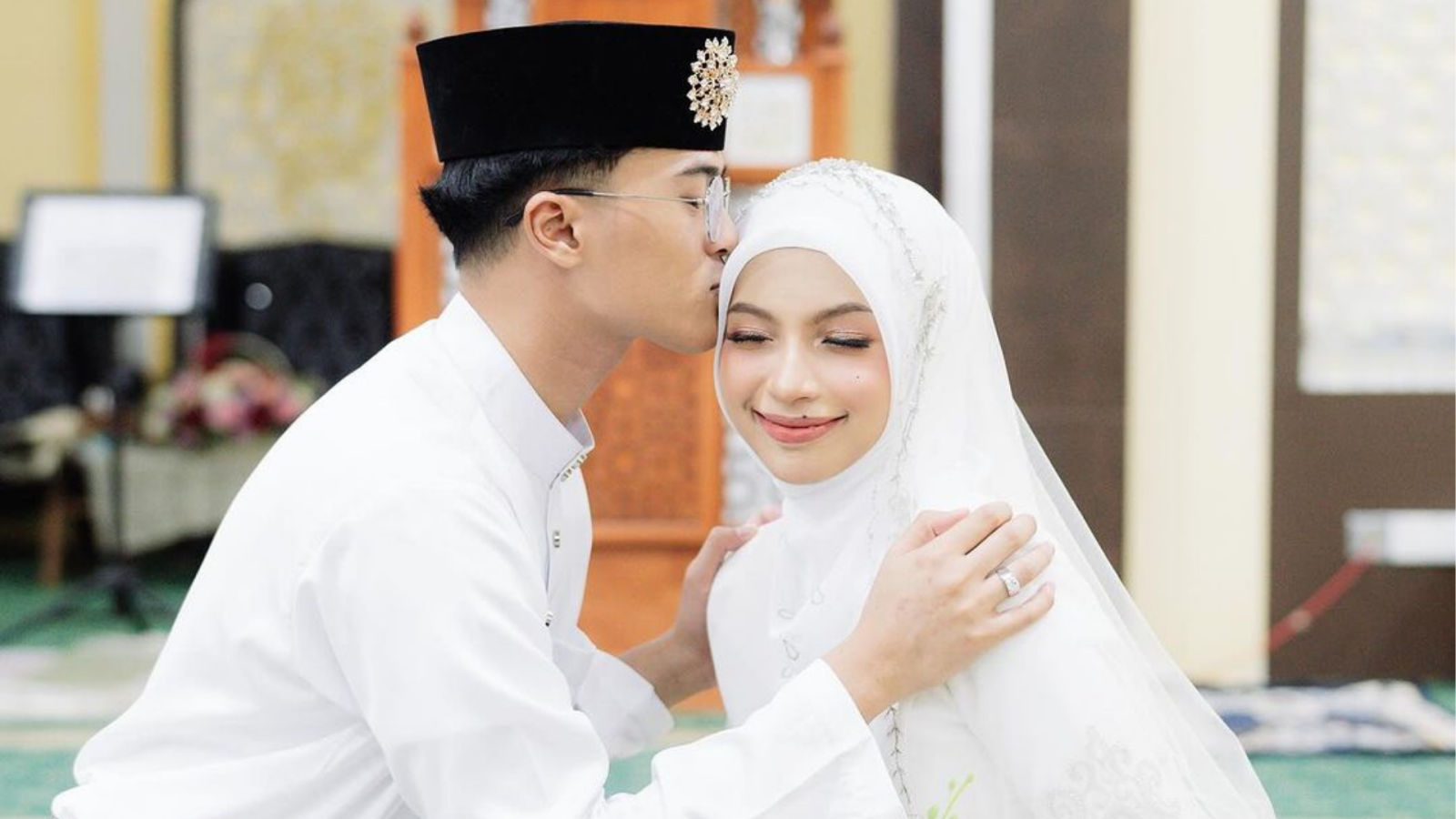 Ex-DOLLA member Syasya is now happily married