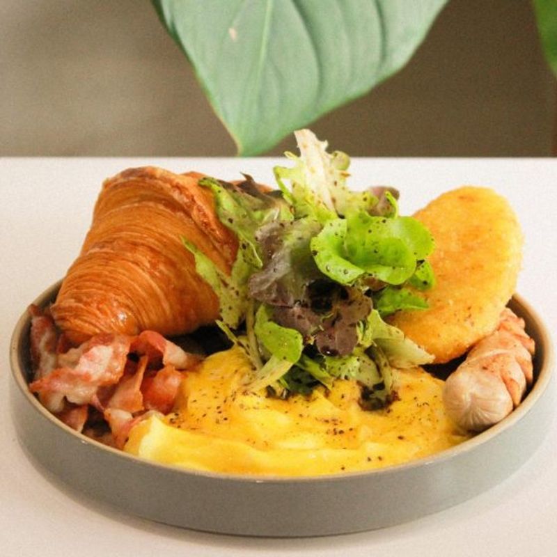 A guide to the best cafes in Cheras for brunch, desserts, and coffee