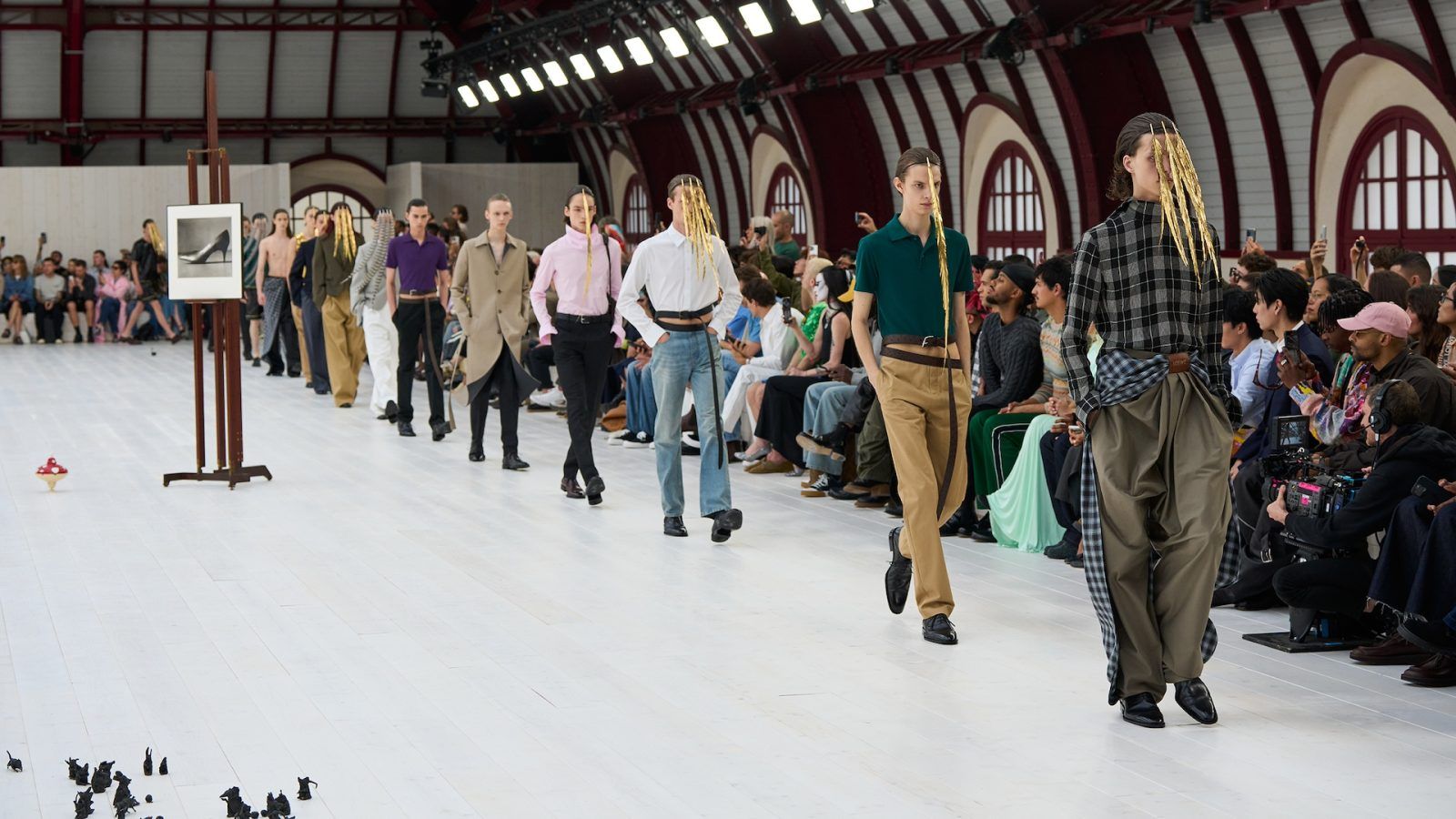 9 Best Looks: LOEWE Men's Spring Summer 2025 by Jonathan Anderson
