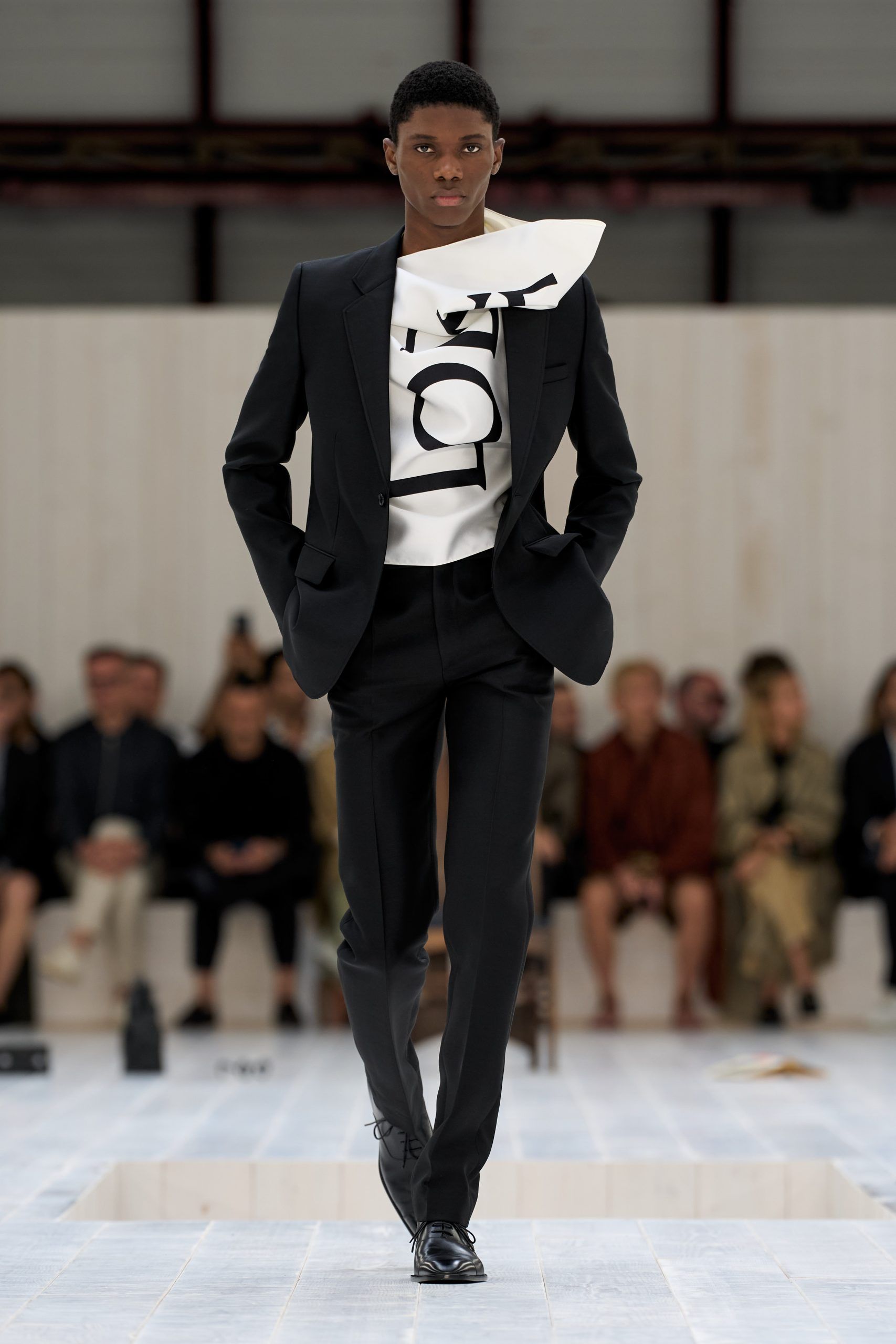 9 Best Looks: LOEWE Men's Spring Summer 2025 by Jonathan Anderson