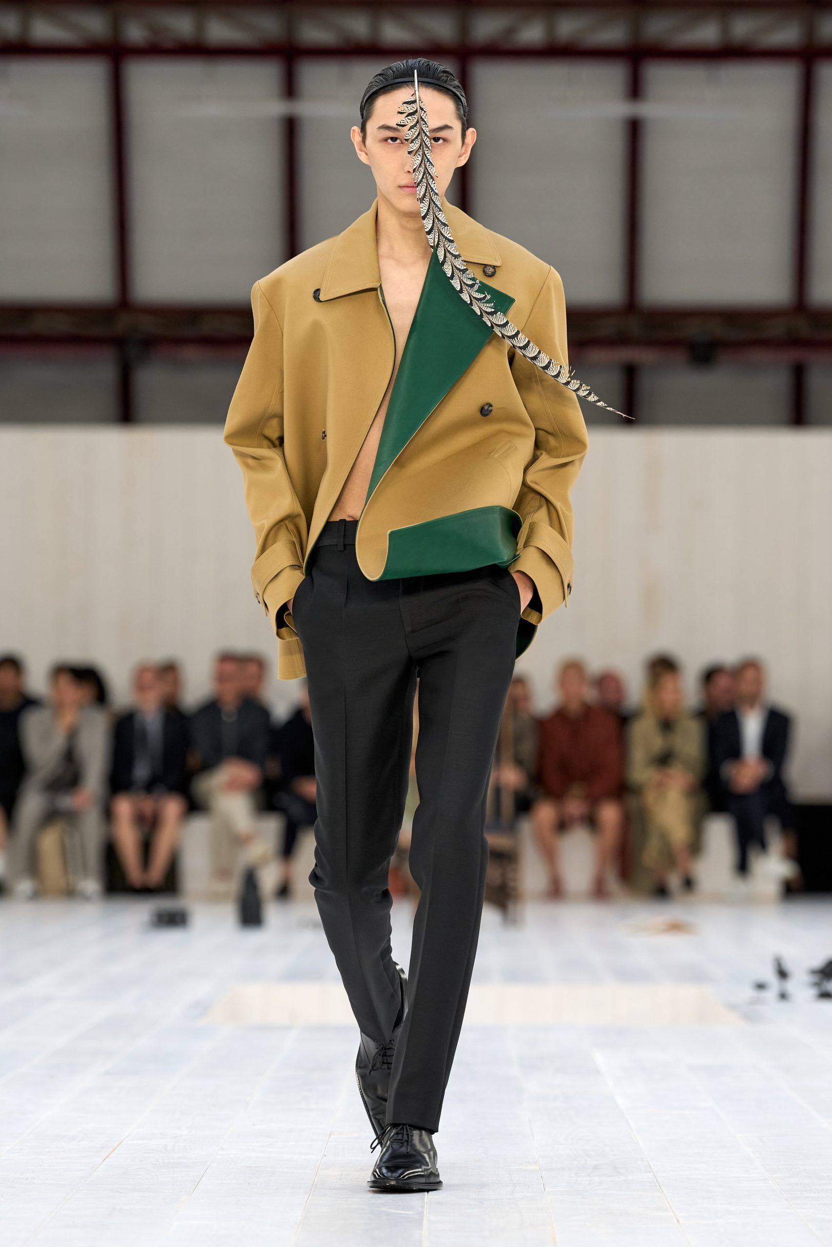 9 Best Looks: LOEWE Men's Spring Summer 2025 by Jonathan Anderson