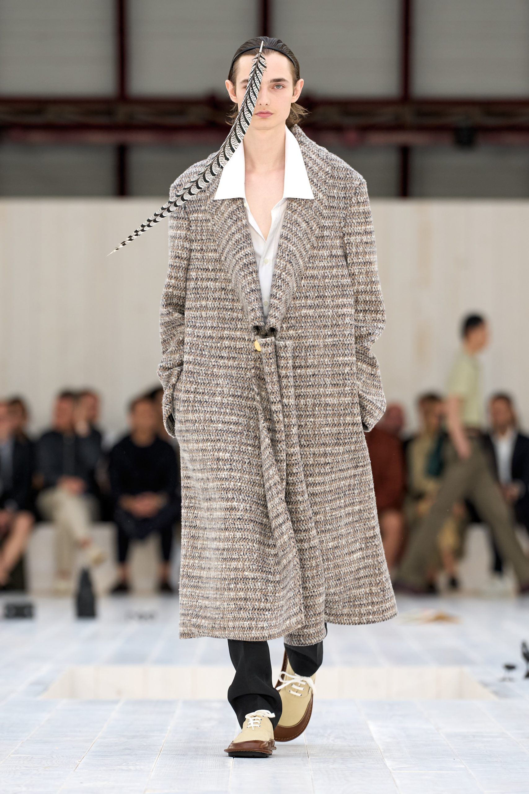 9 Best Looks: LOEWE Men's Spring Summer 2025 by Jonathan Anderson