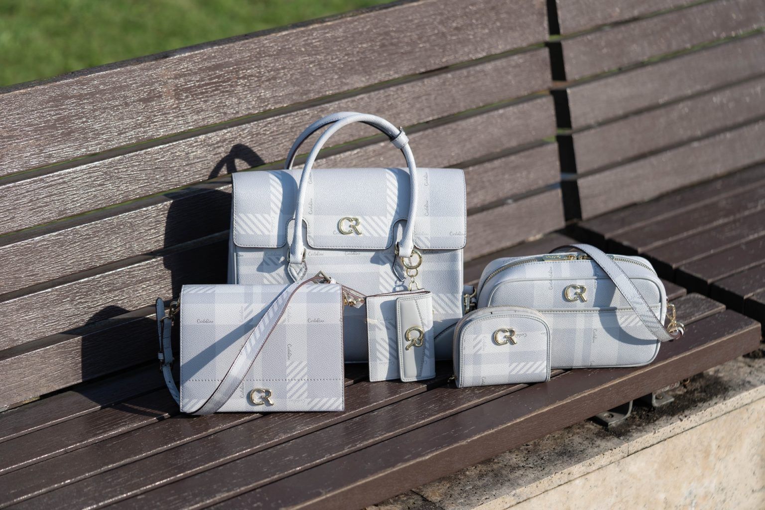 Phuwin joins the LOEWE family, Dolce&Gabbana takes over a beach club ...