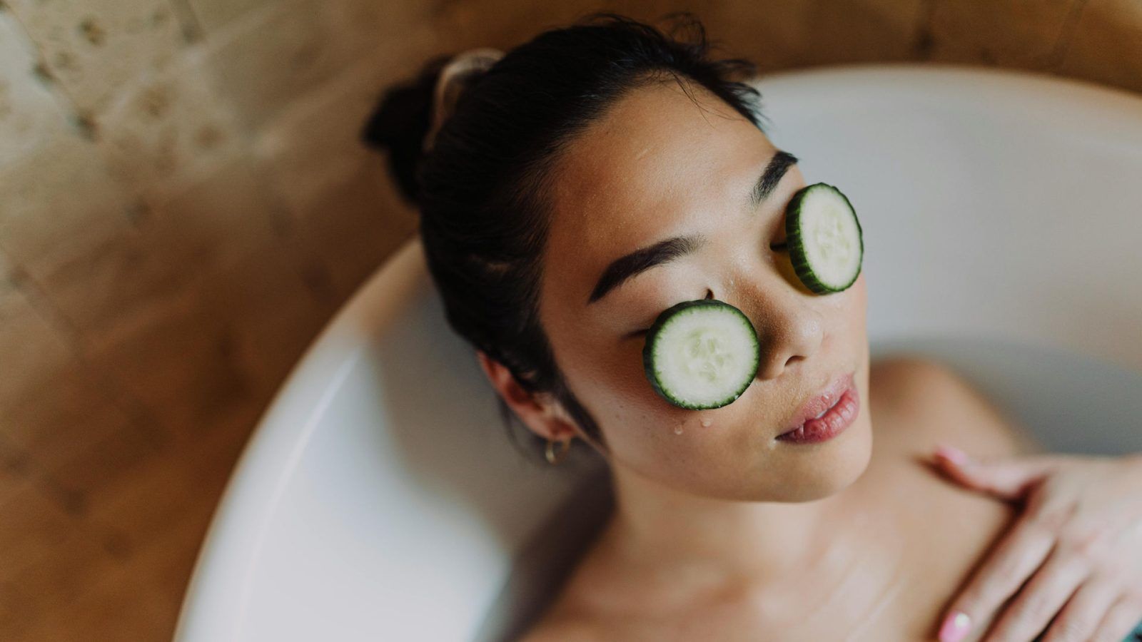 DIY masks for hydrated and brightened under-eyes