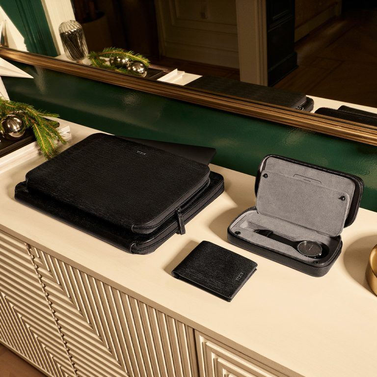 TUMI’s holiday collection gifts the joy of travel