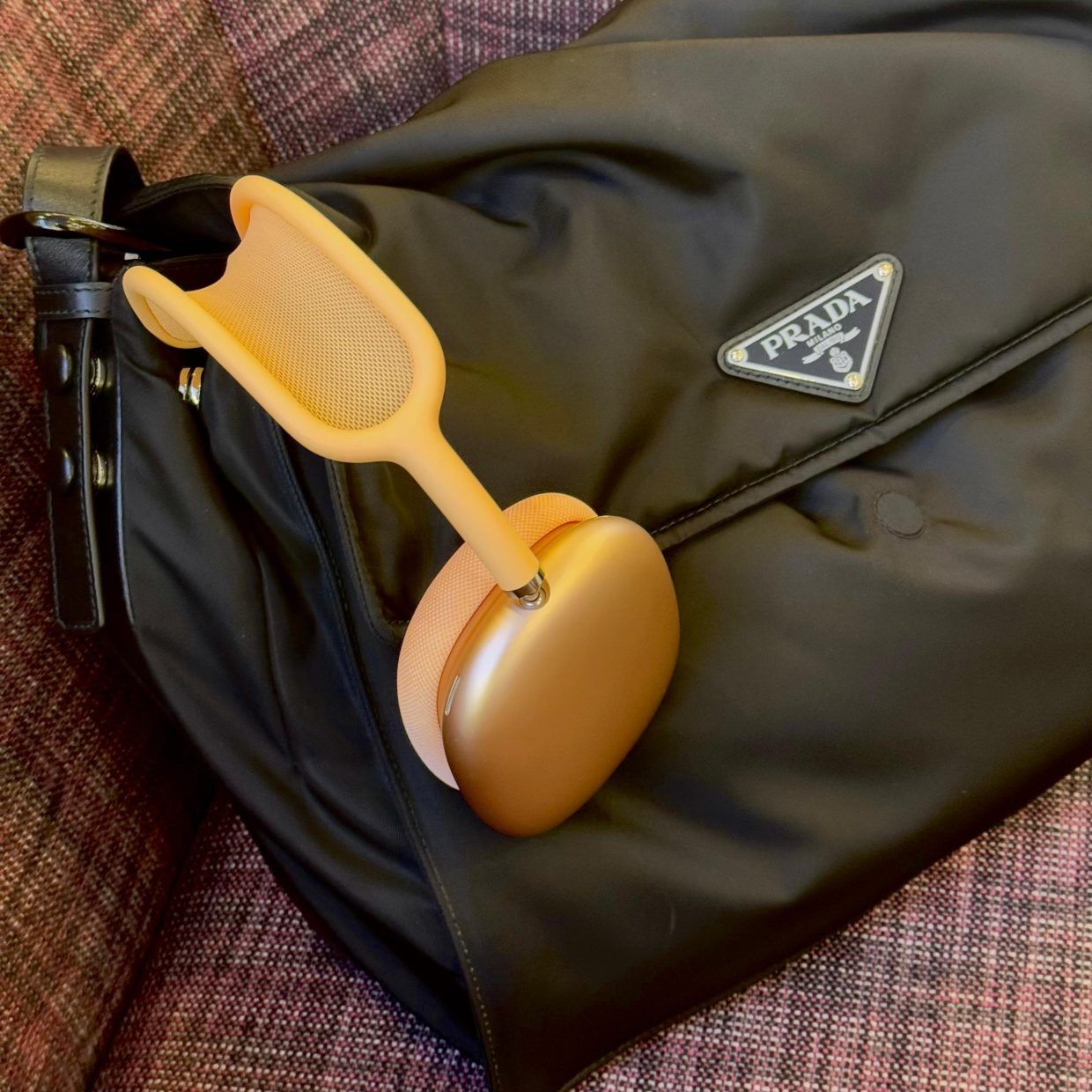 Review: Travelling with the Apple AirPod Max & Apple Watch Series 10