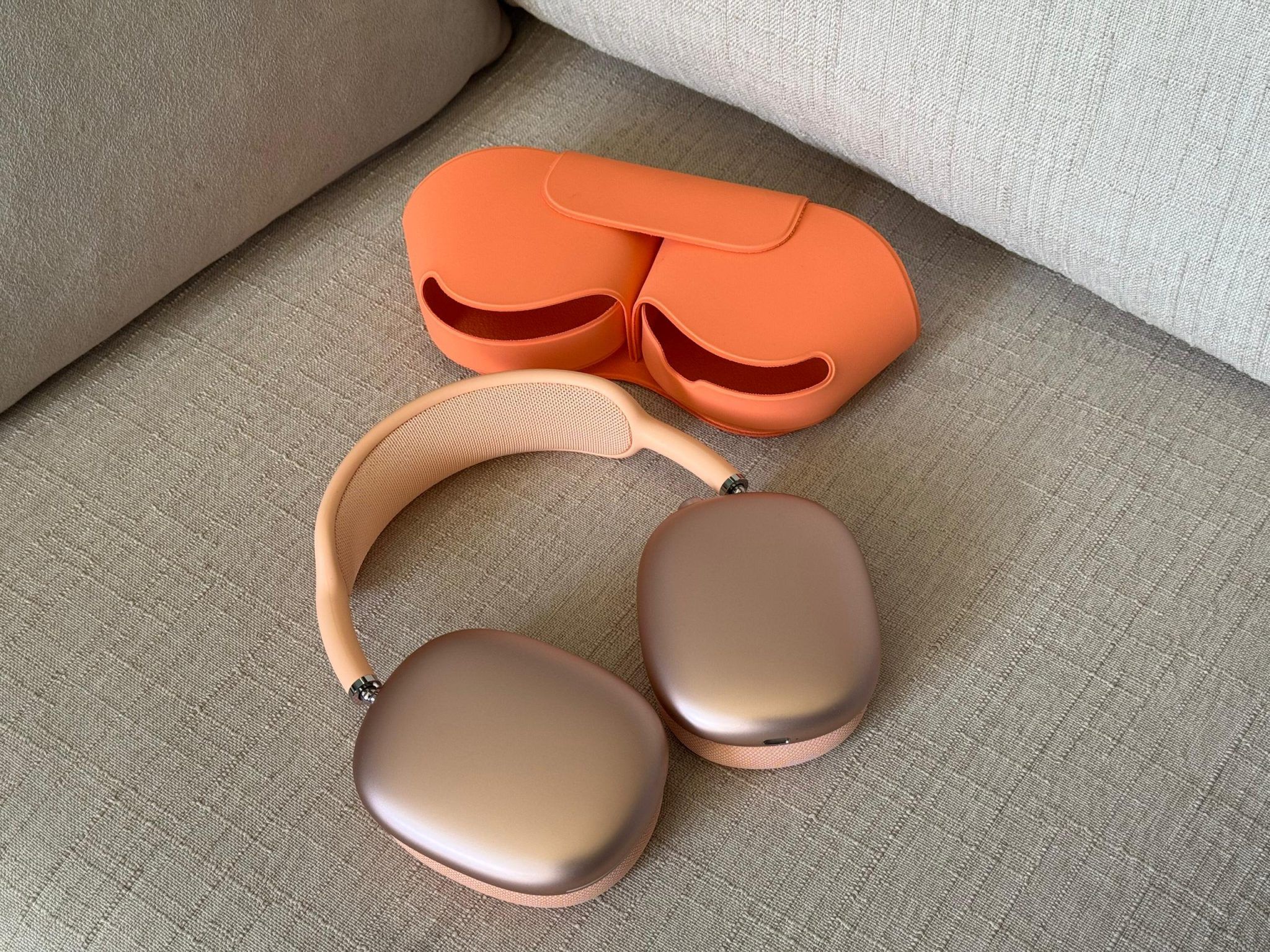 Review: Travelling with the Apple AirPod Max & Apple Watch Series 10