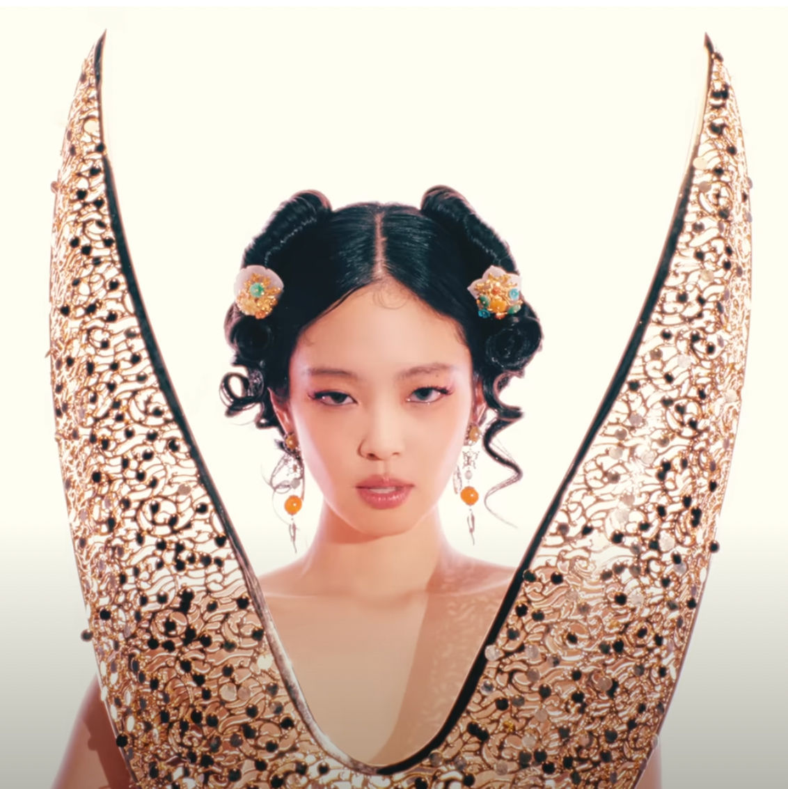 Jennie releases new "ZEN" MV and announces "Ruby" experiences in US and ...