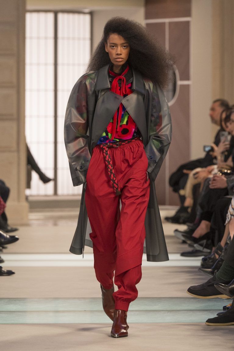 9 Best Looks: Louis Vuitton Women's Fall Winter 2025 sees the beauty in ...