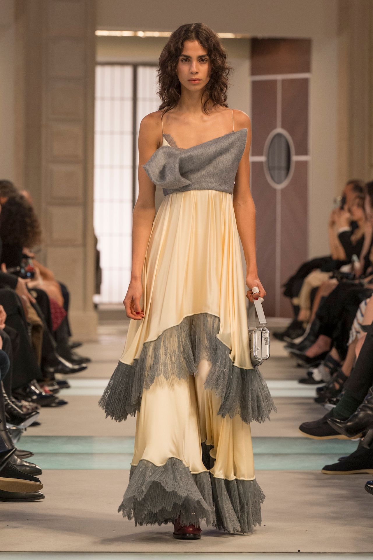 9 Best Looks: Louis Vuitton Women's Fall Winter 2025 sees the beauty in ...