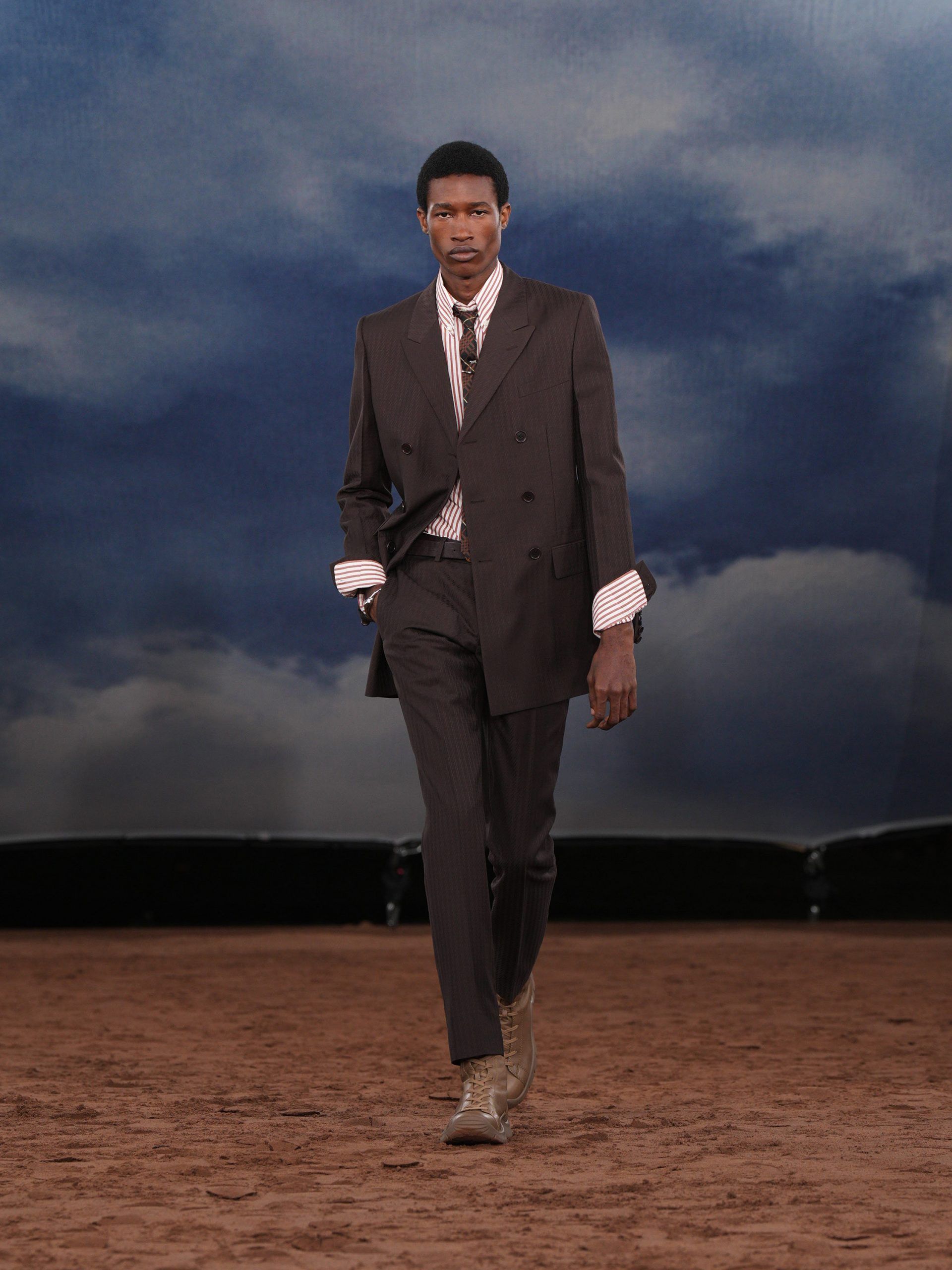 9 Best Looks: Burberry Summer 2026 lets the visual notes do the talking
