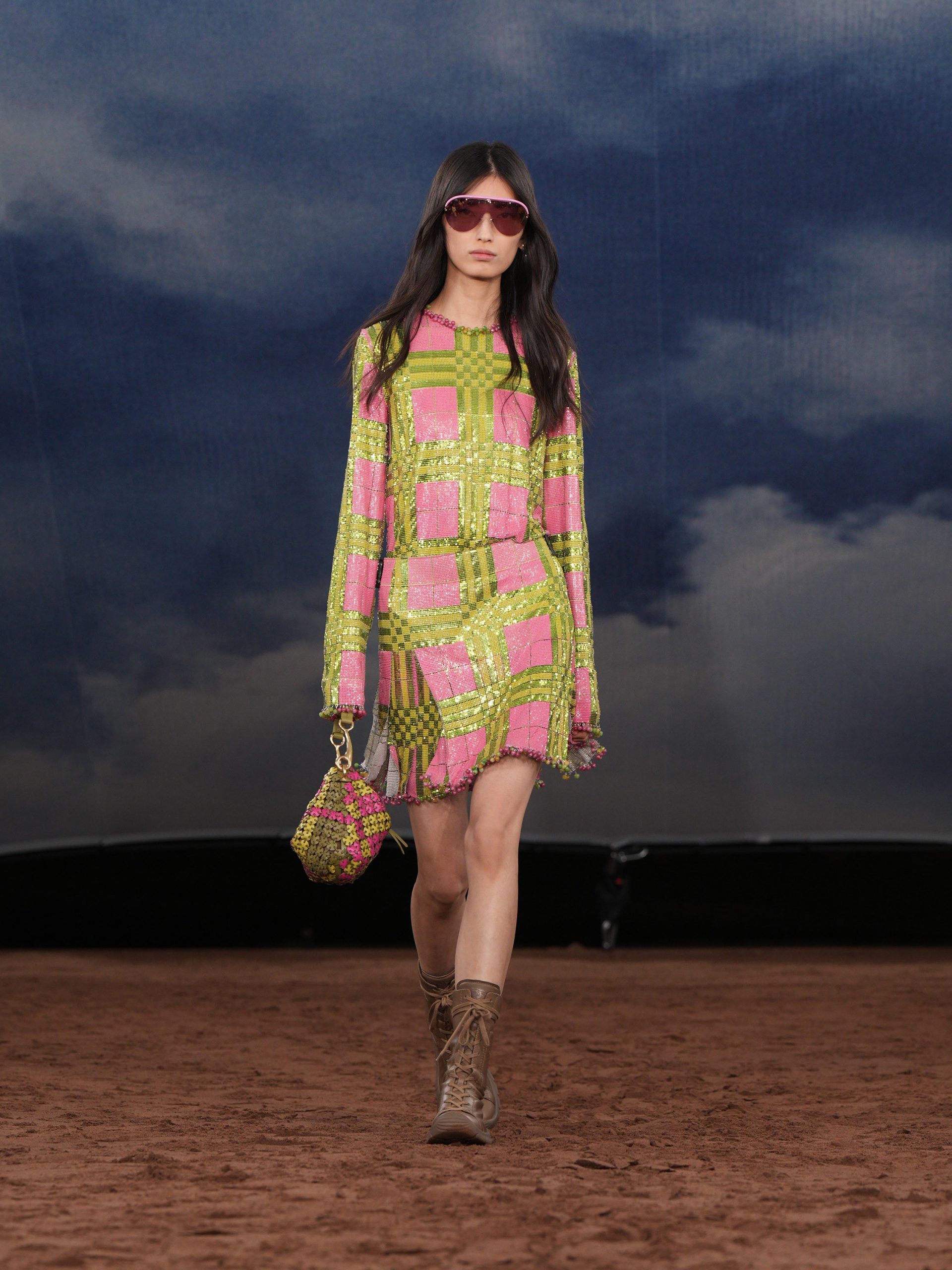 9 Best Looks: Burberry Summer 2026 lets the visual notes do the talking