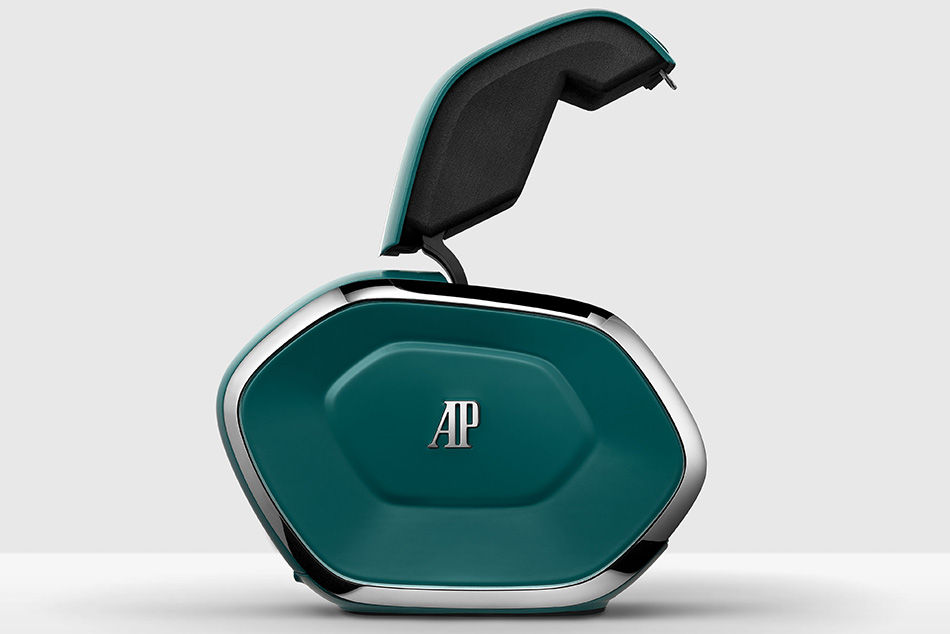 The new Audemars Piguet watch box sets your timepiece automatically