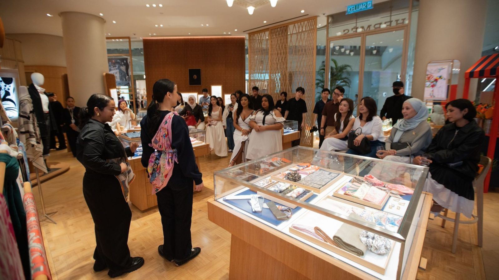 Hermès celebrates Carré Style with The Z List alumni and their mothers