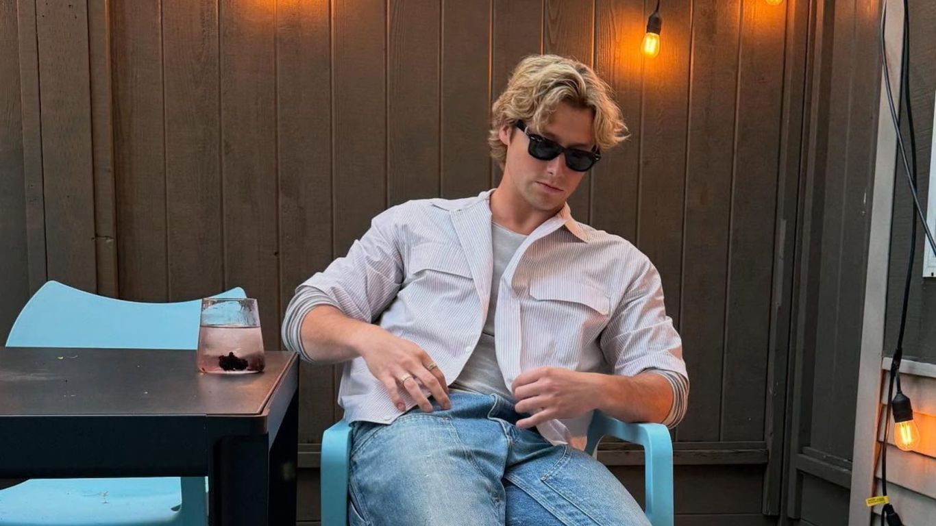 Meet Stephen Kalyn, the actor who plays Dean in Off Campus | LSA KL
