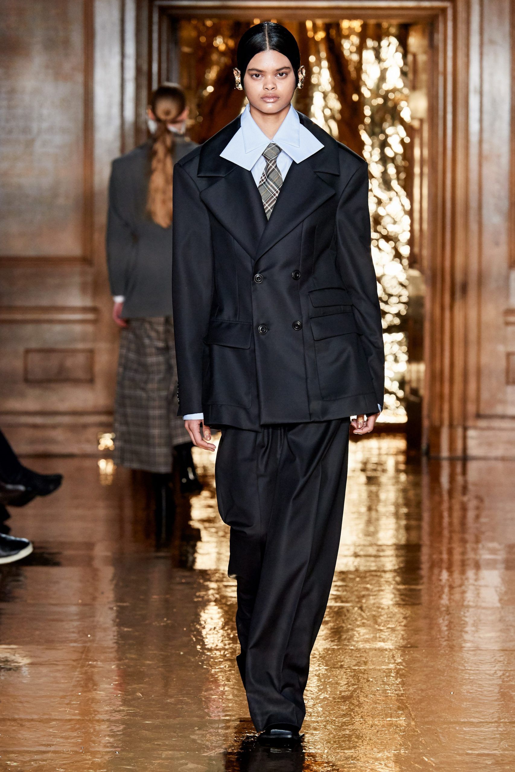 How to wear ties, 2020's unexpected fashion trend for women