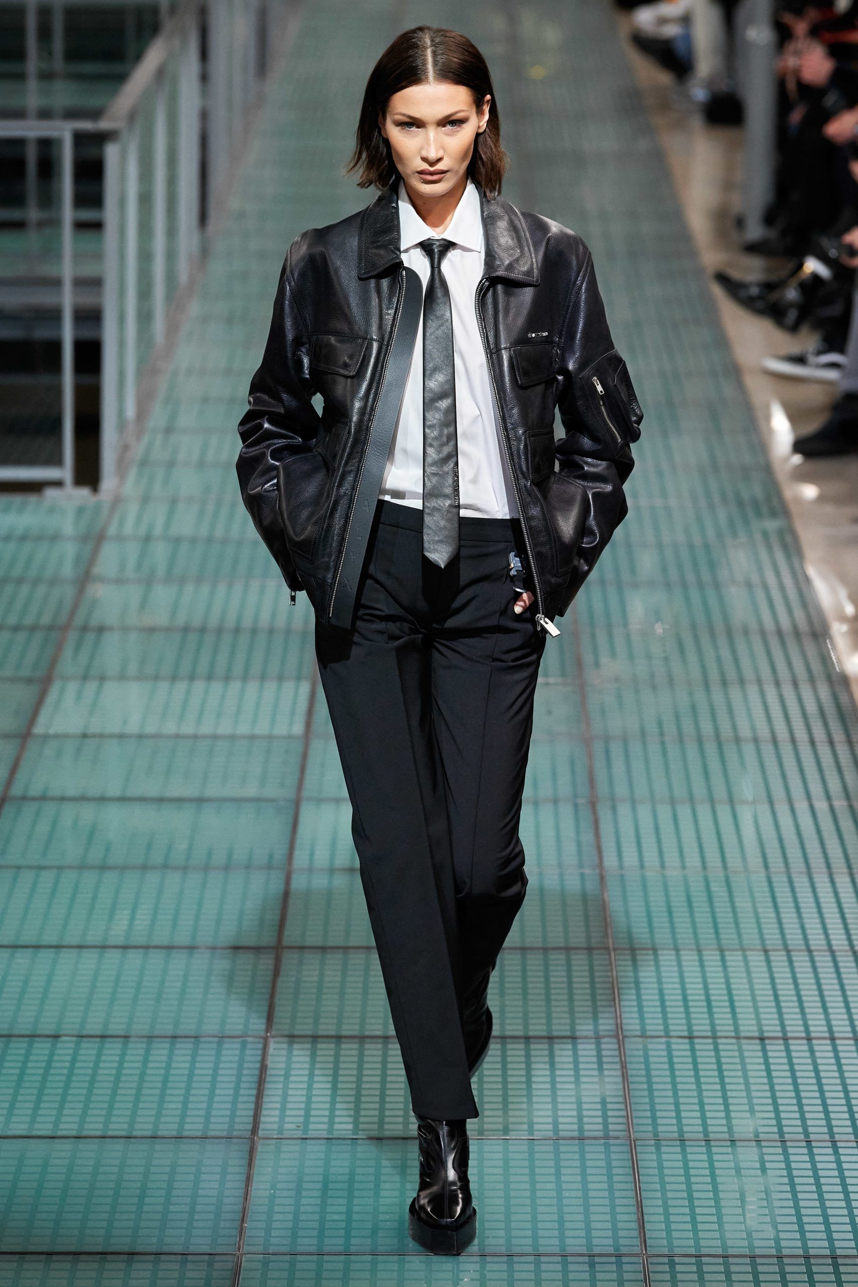 How to wear ties, 2020's unexpected fashion trend for women