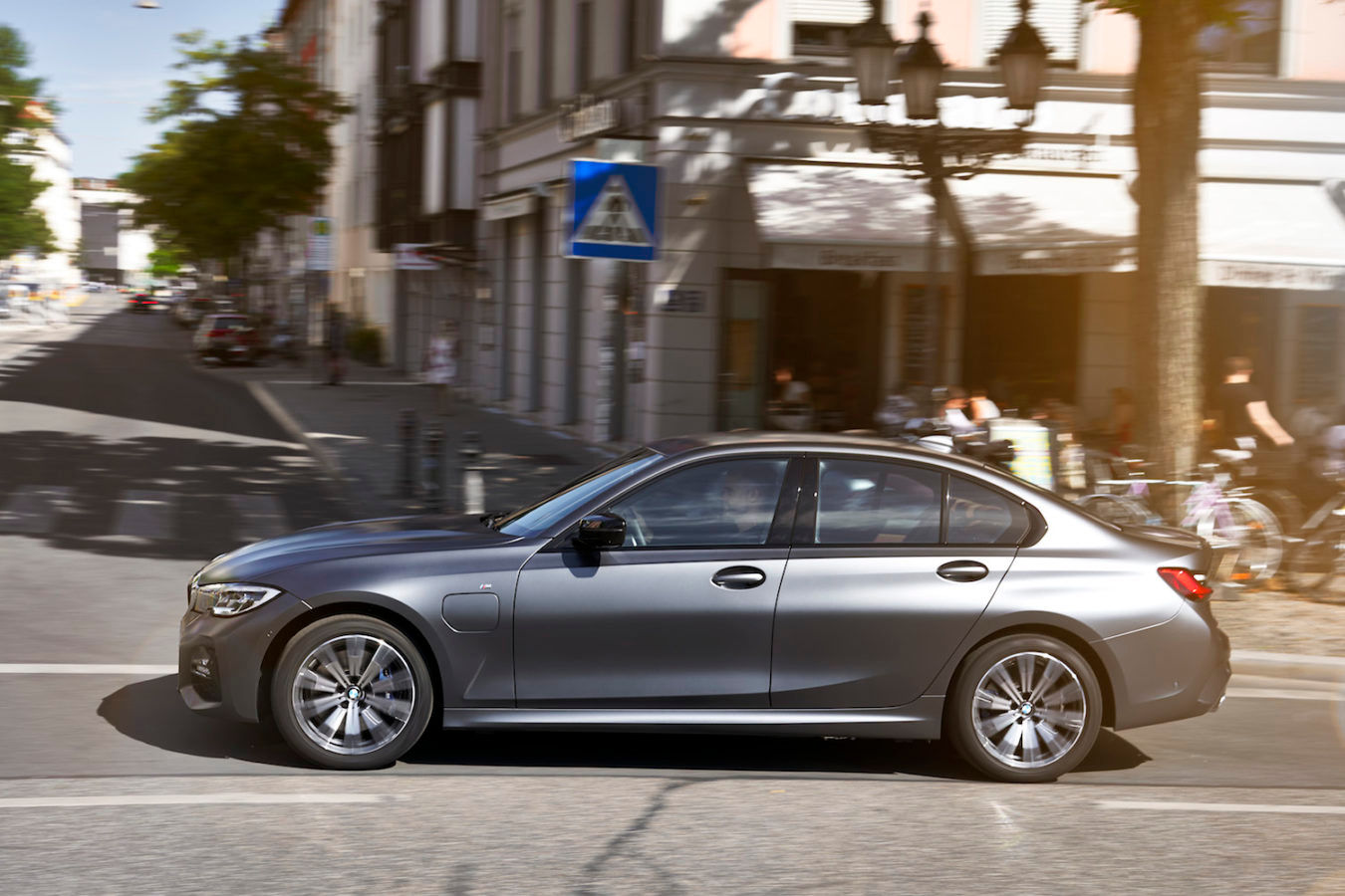 BMW leads the electric revolution with its luxurious and highly ...