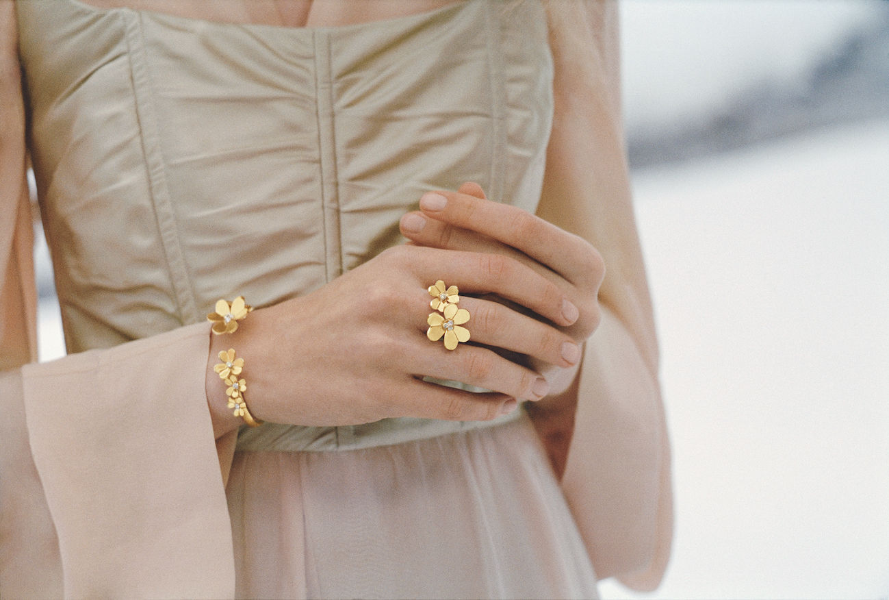 Van Cleef & Arpels' Frivole collection is perfect for a white Christmas