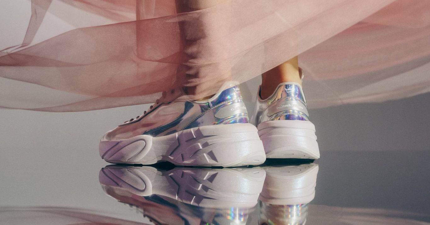Metallic sneakers: here are the best futuristic shoes to buy now