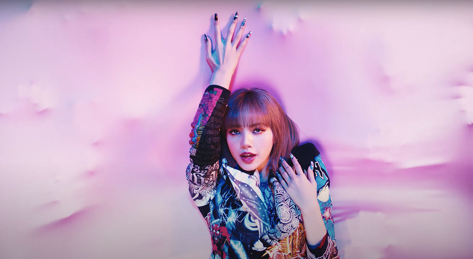 BLACKPINK star Lisa’s solo debut album ‘Lalisa’ is finally here
