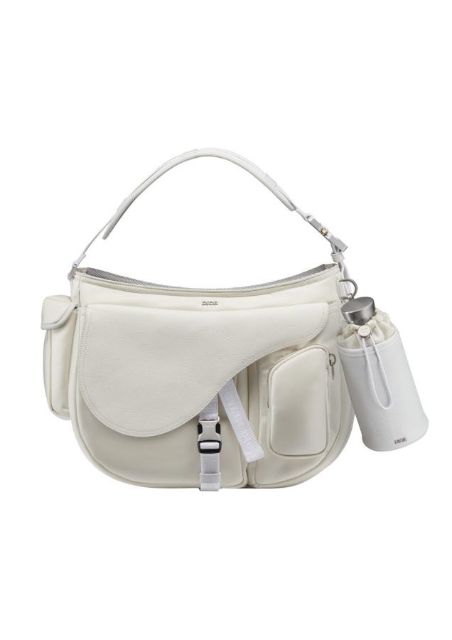 Sehun shows off the Dior and Sacai collection: see the photos