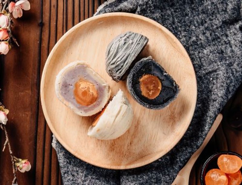 Raffles Hotel Mid-Autumn Festival: Champagne Truffle mooncakes