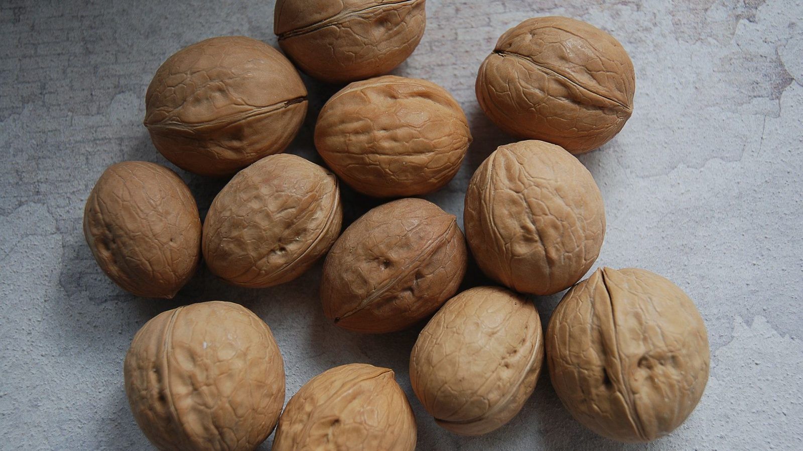 The best walnut scrubs for soft and smooth skin