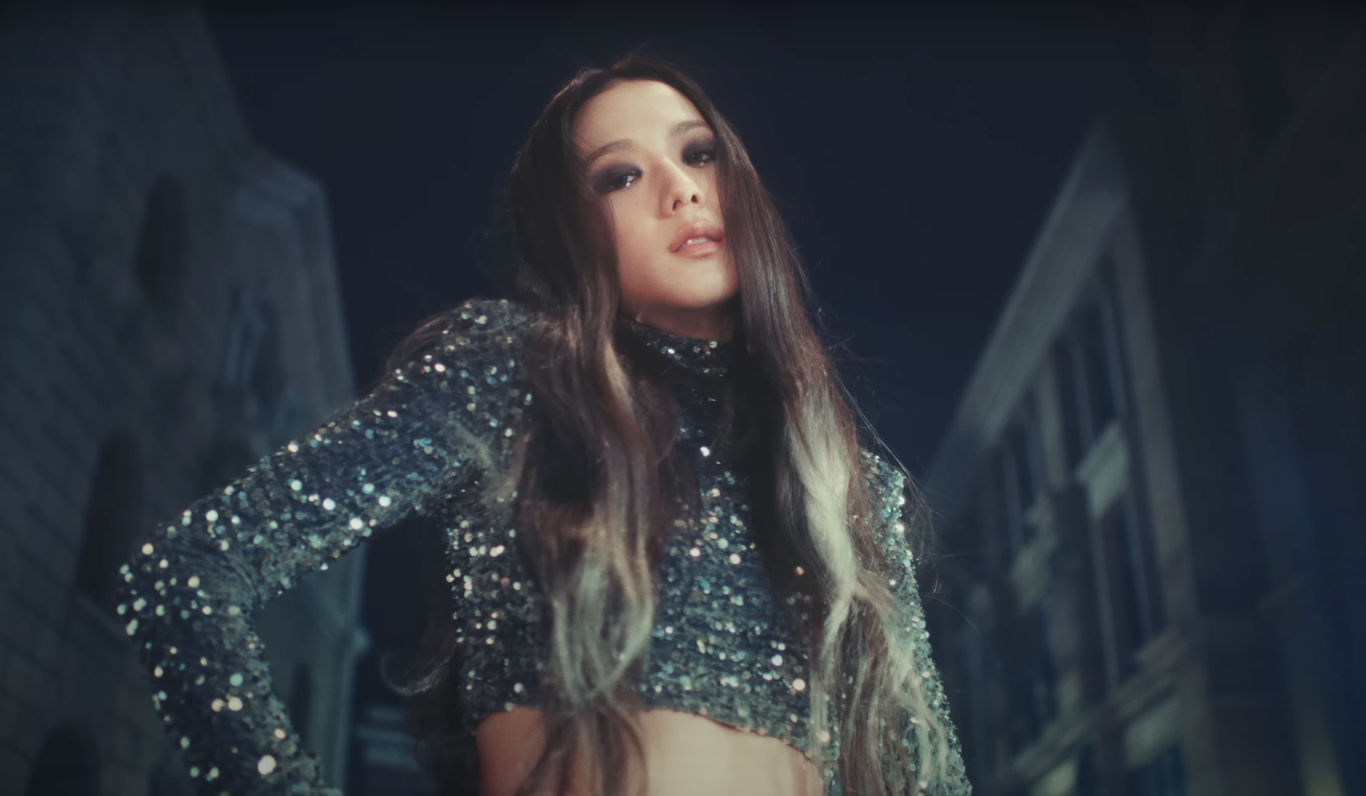 Your guide to all of Jisoo's outfits in the music video 'Flower'
