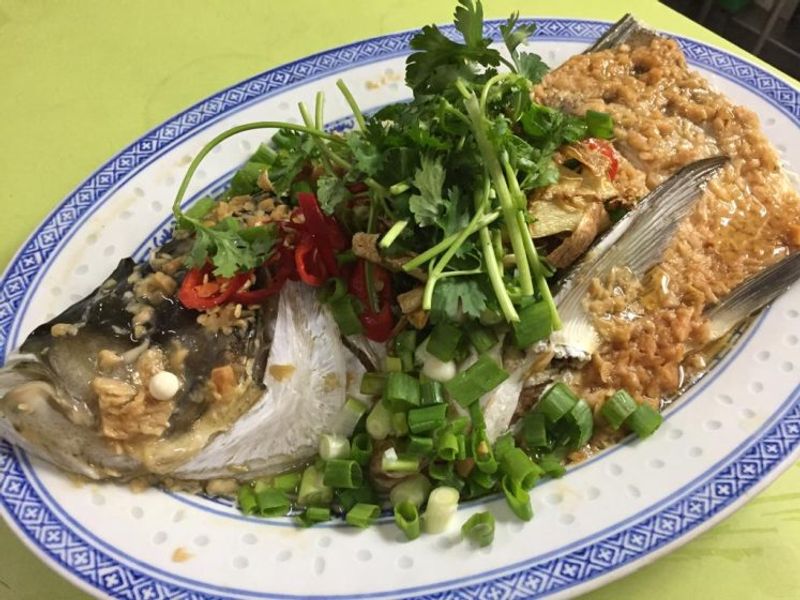 15 hawker stalls for the best food at Chinatown Complex Food Centre