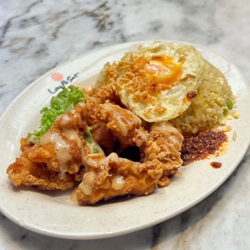 16 best hawker stalls at Lau Pa Sat for delicious local food