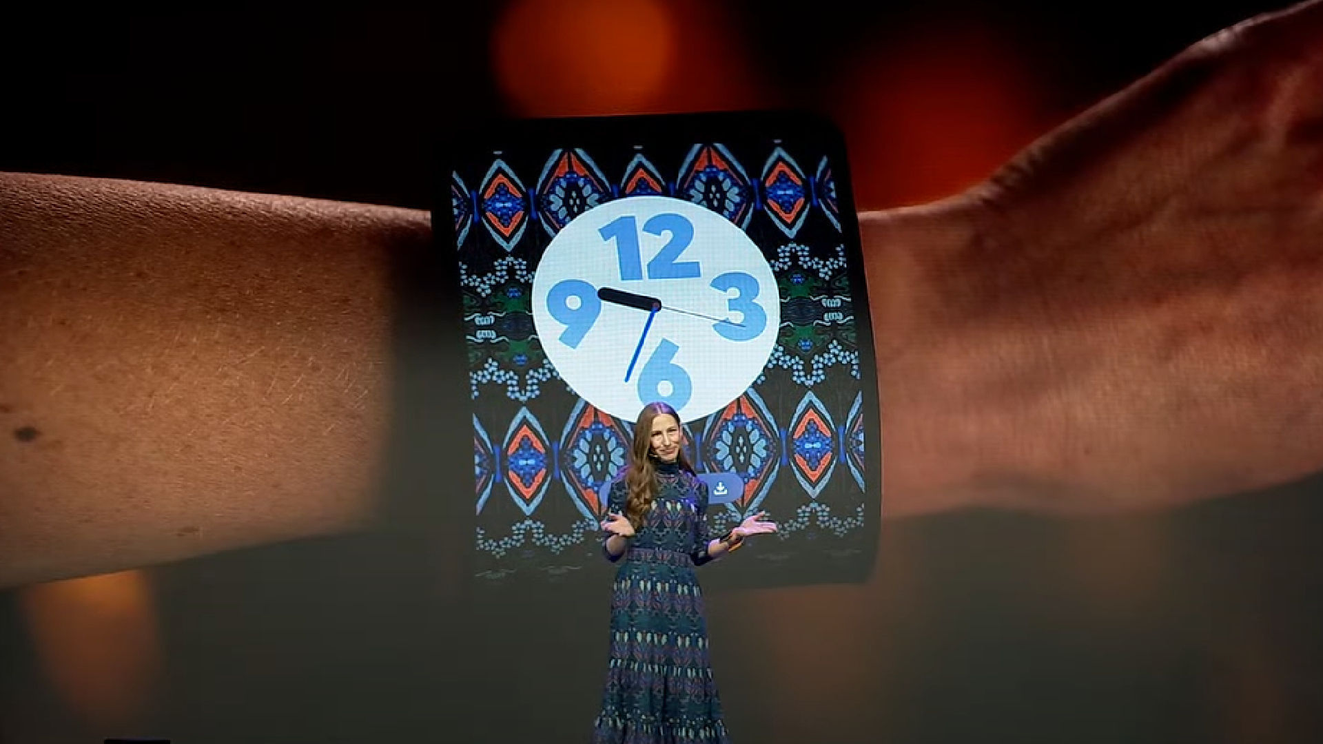 Motorola's new phone sees a bendable adaptive display around your wrist