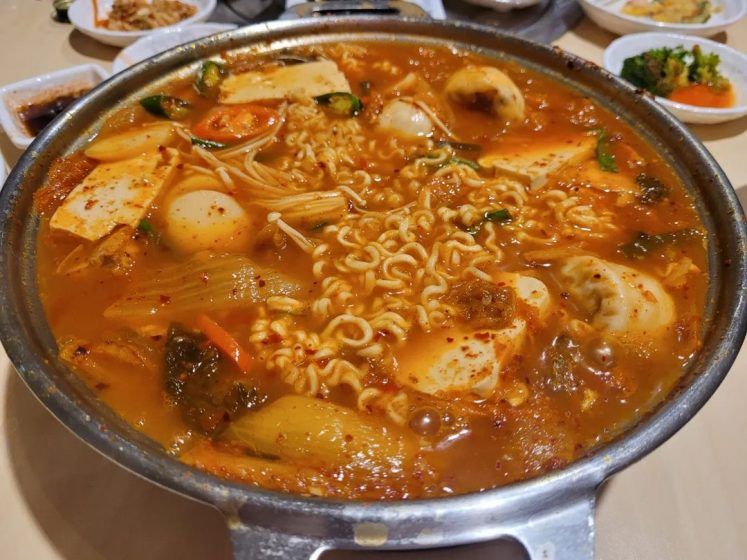 10 best restaurants and cafes for food at Plaza Arkadia today