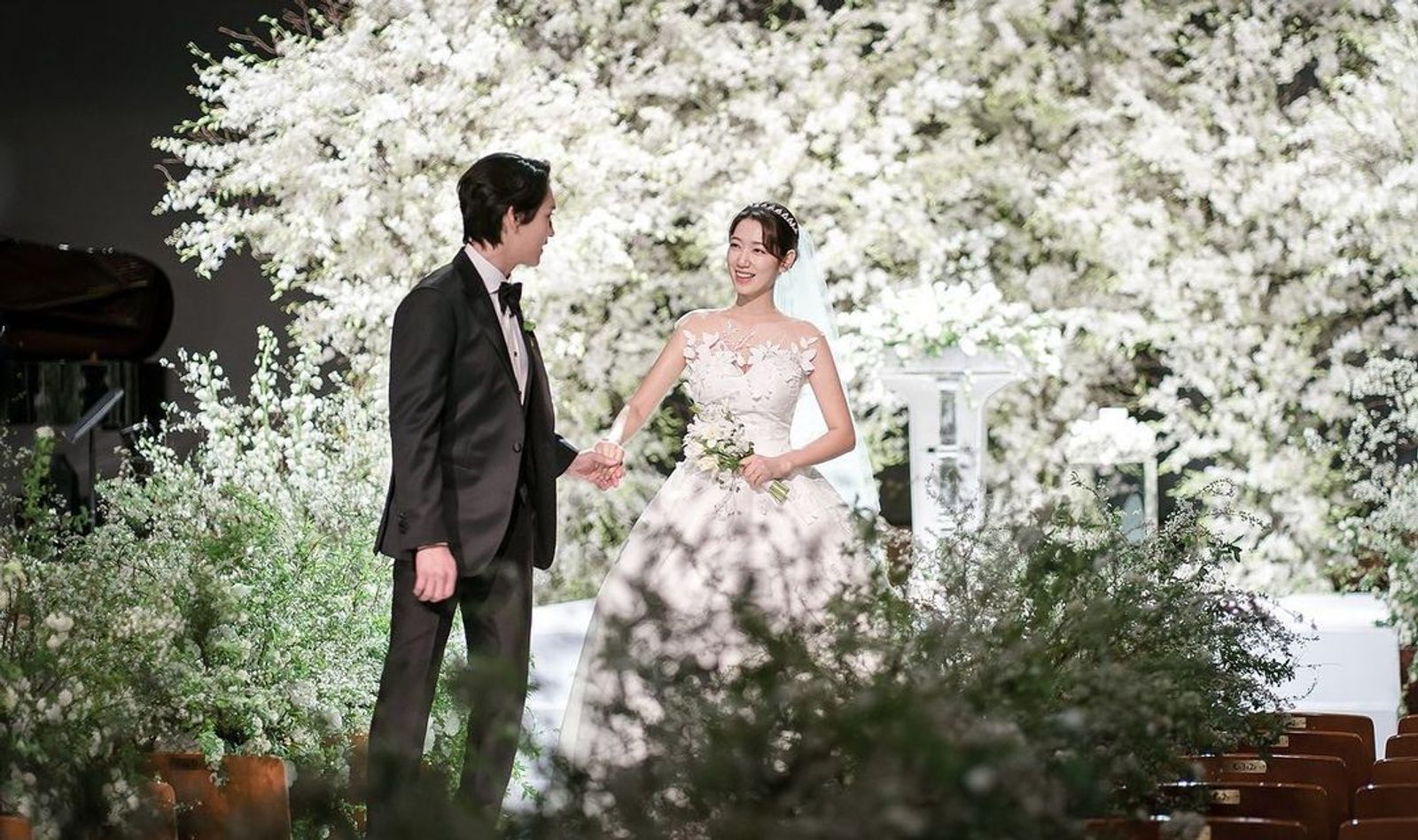 A relationship timeline of Park Shin-hye and husband Choi Tae-joon