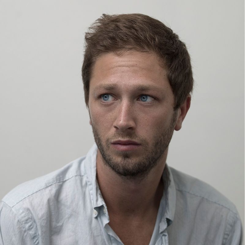 Ebon Moss-Bachrach: net worth, best movies and TV shows, & more