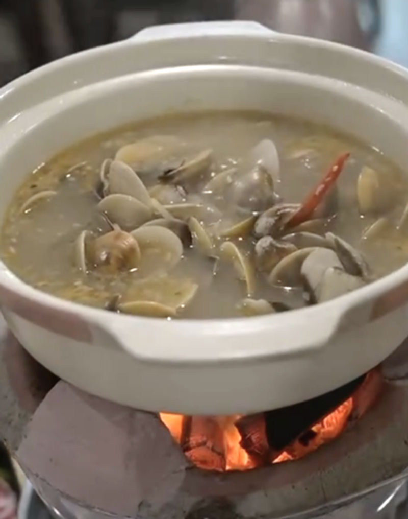 Charcoal claypot lala: 7 eateries in Singapore to try the popular JB dish