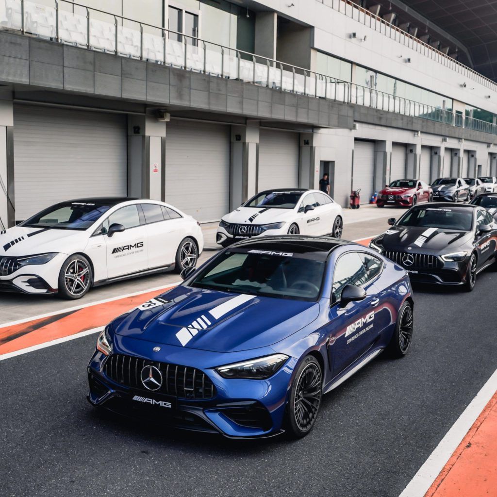 Does WhatsApp send a screenshot notification of chat or status?