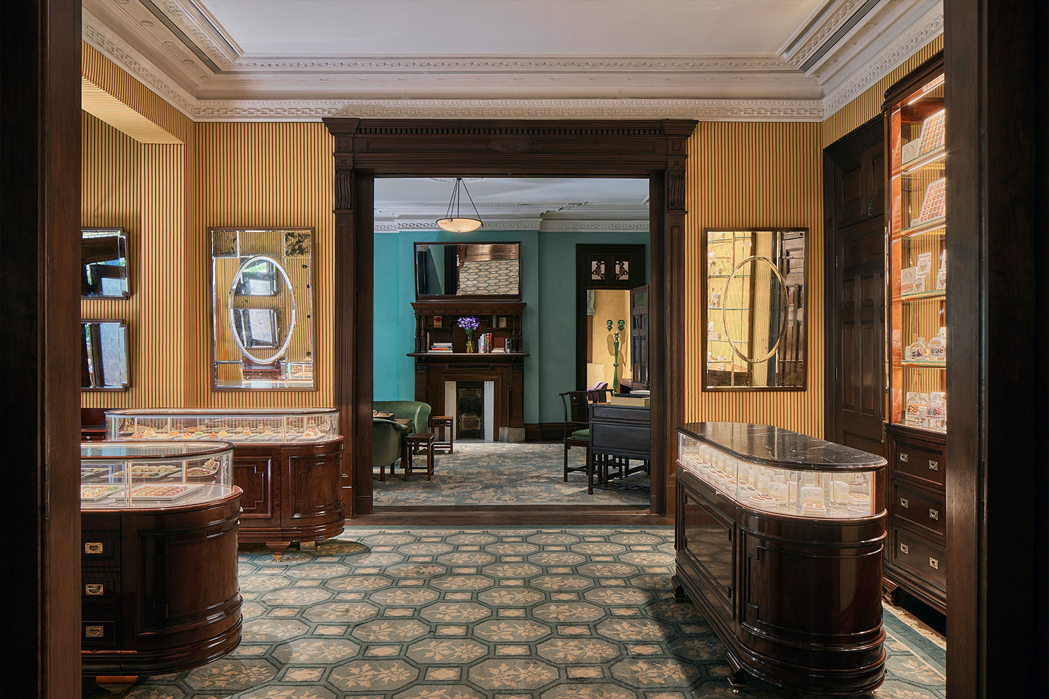 Inside the sexy Mi Shang Prada Rong Zhai by Wong Kar Wai restaurant in ...