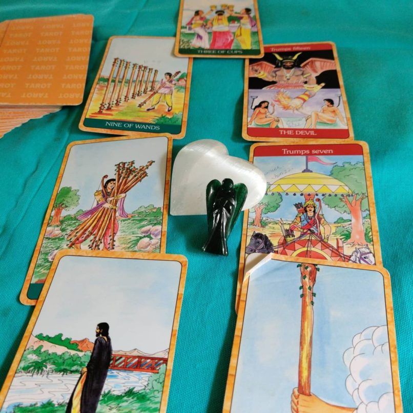 Top 6 tarot readers in India that can help you predict your future