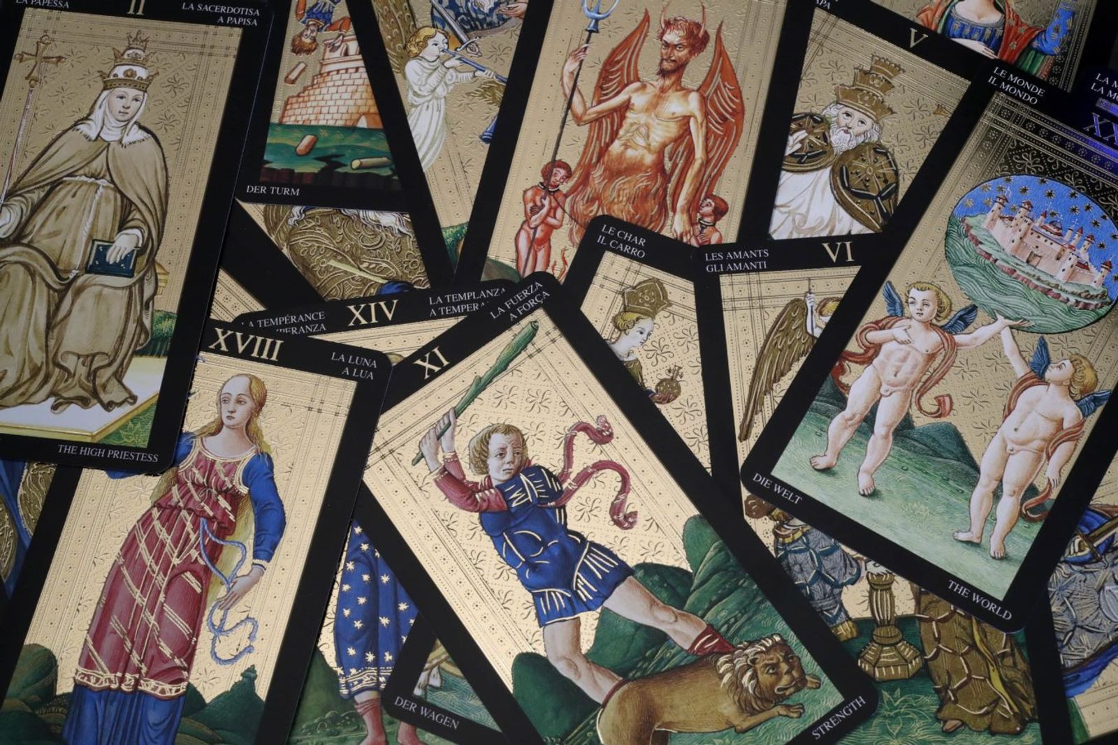 Top 6 tarot readers in India that can help you predict your future
