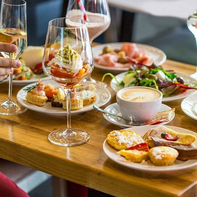 Scrumptious brunches in Pune that match the city's lovely weather