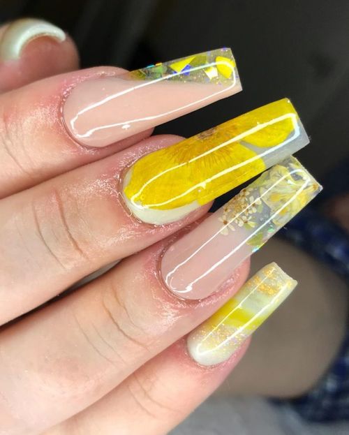Pressed flower nail art designs you need, courtesy of Blake Lively
