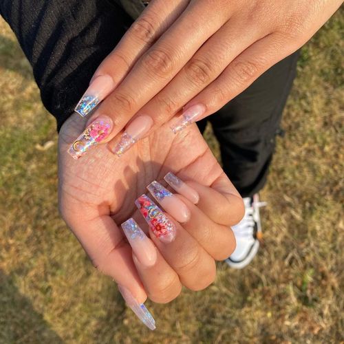 Pressed flower nail art designs you need, courtesy of Blake Lively