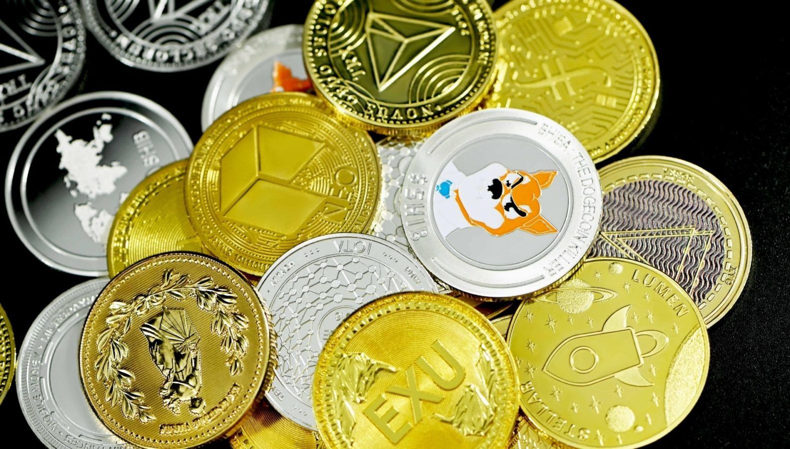 What are altcoins and how are they different from Bitcoin?