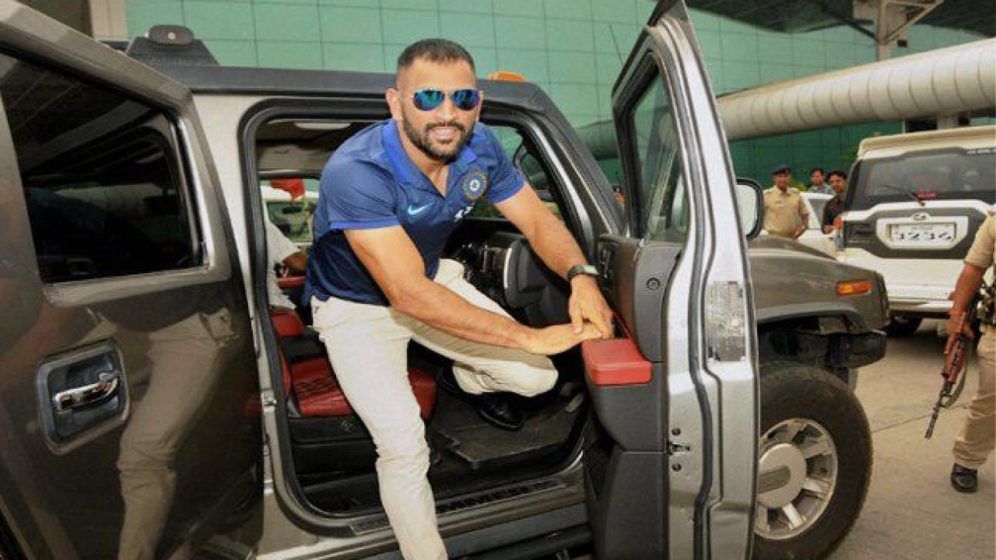 Here's MS Dhoni's new 1970 Land Rover Series 3 and his car collection