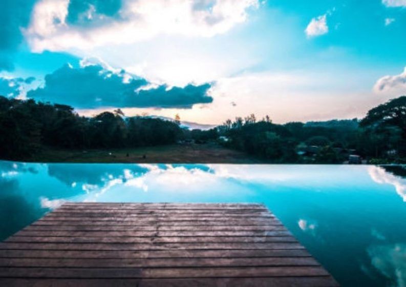 9 infinity pools in India that serve up spectacular views of nature