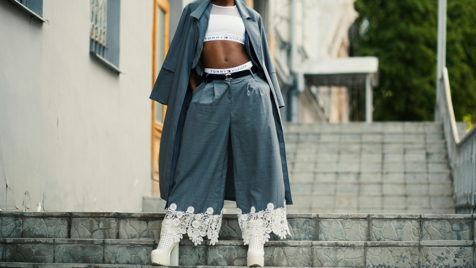 Baggy and loose pants every woman should have in her wardrobe