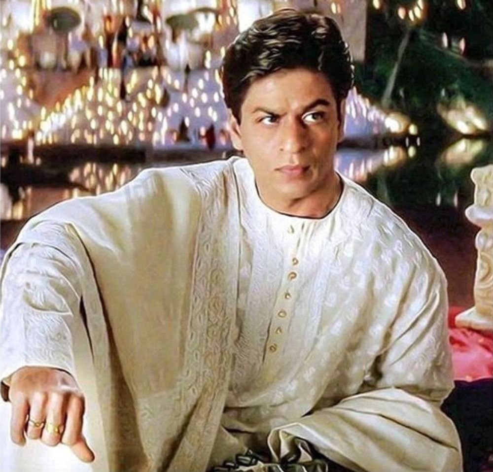Look dapper this festive season with SRK-approved ethnic wear